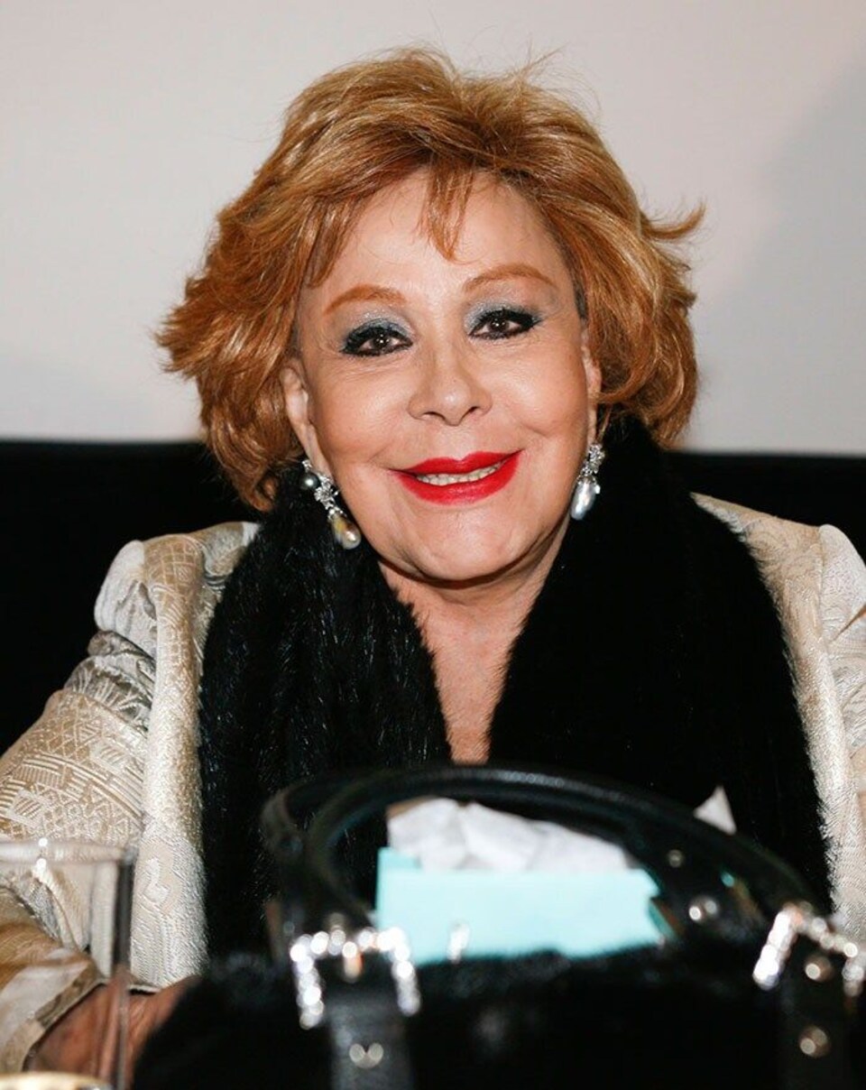 Silvia Pinal permanecerá hospitalizada por una bacteria; revela su hija ...