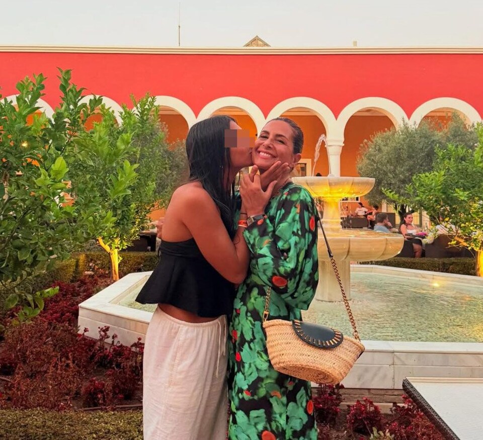 Nuria Roca desconecta en Cádiz con toda su familia y una amiga muy conocida