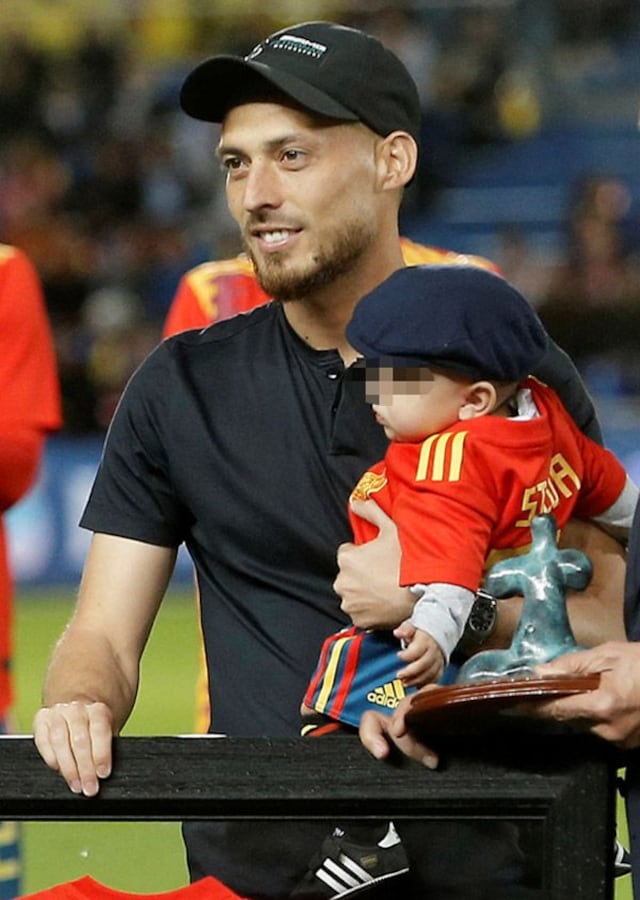 David Silva se despide de La Roja con su mayor triunfo, su hijo Mateo ...
