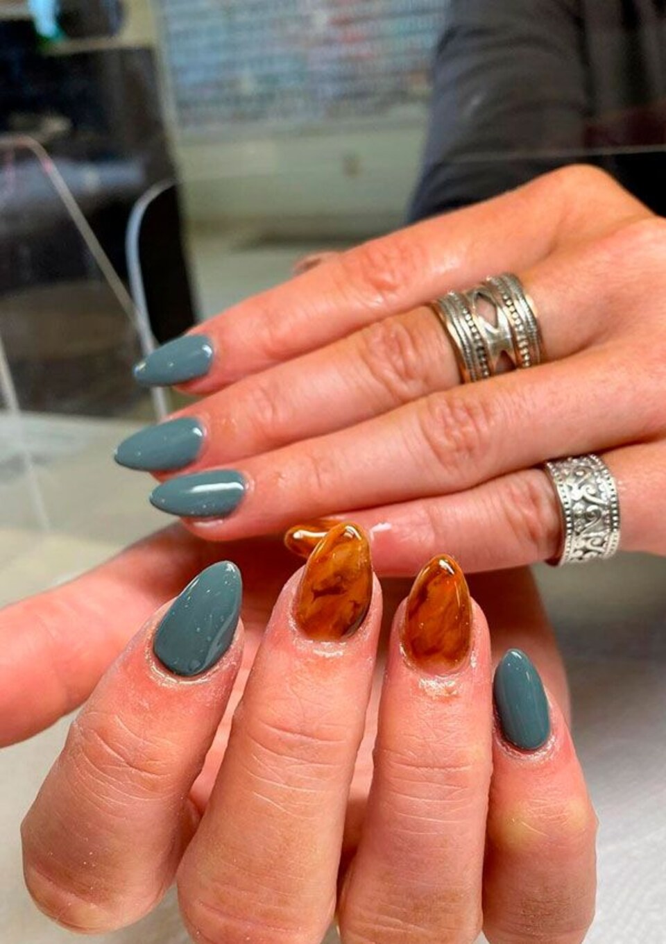 Los 35 diseños de uñas acrílicas más pedidos en los salones de belleza ...