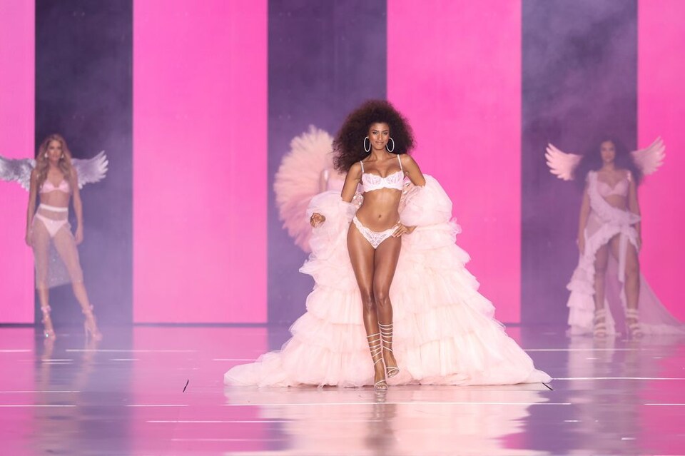 Así han posado cada una de las modelos del desfile de Victoria's Secret 2024