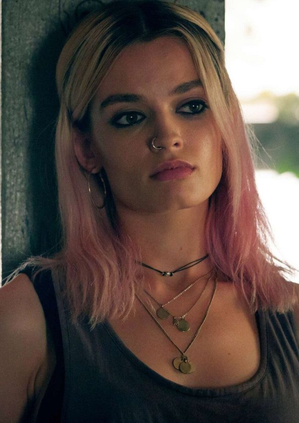 El look de belleza de Emma Mackey, la nueva Barbie que se parece a ...