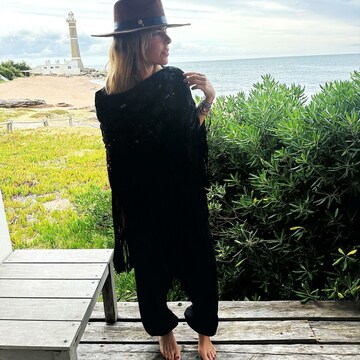 Maky sorprende al posar enamorada junto a su novio para recibir el 2025 ...