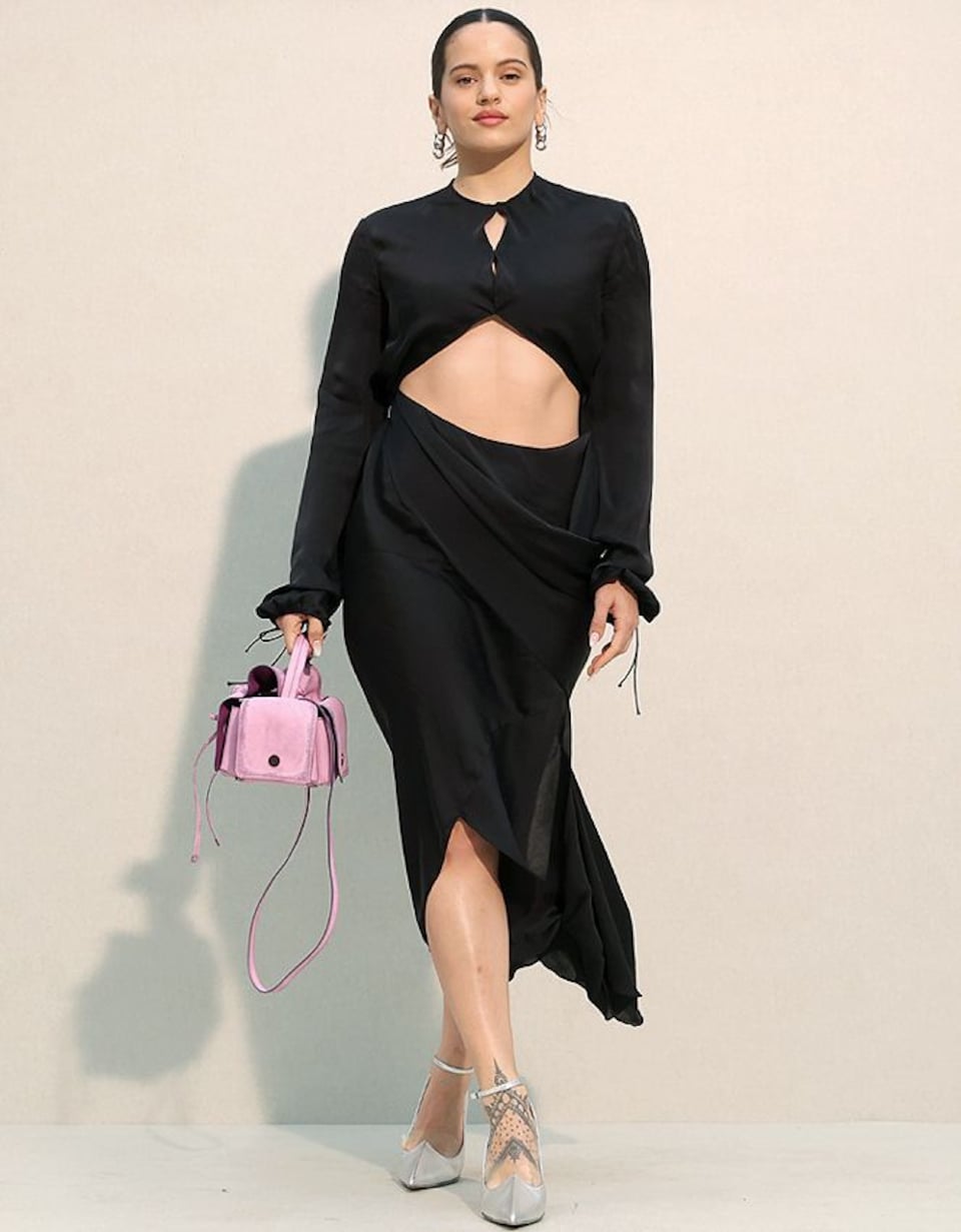 Rosalía presume abdominales gracias a su deporte favorito