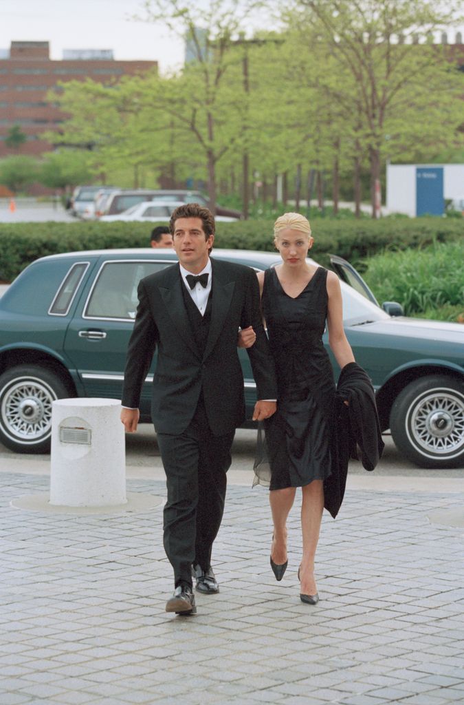 El último secreto de Carolyn Bessette: el vestido que nunca llegó a la ...