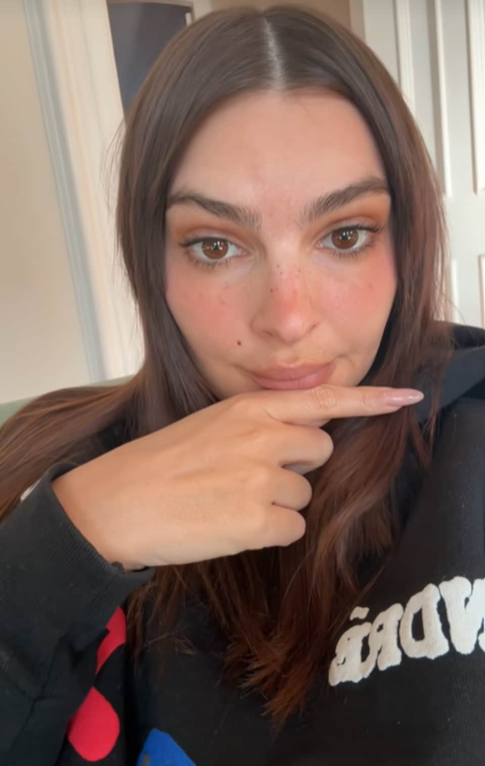 Emily Ratajkowski tras su radical cambio de look: "Me han hecho el peor ...