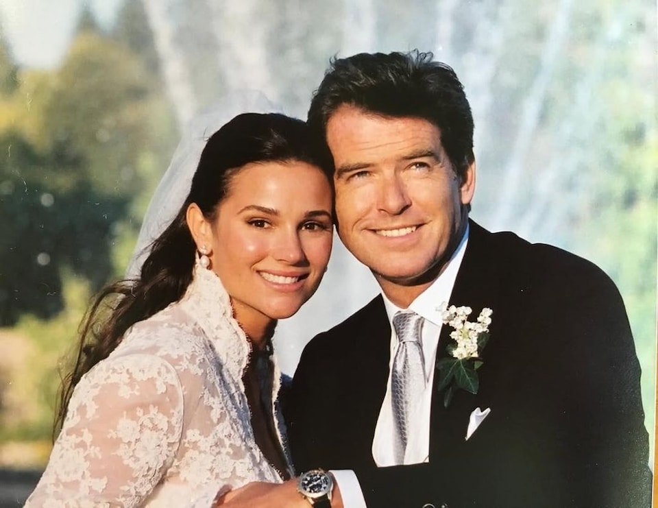 Pierce Brosnan posa orgulloso con su hijo Dylan, de 28 años y su nieta ...