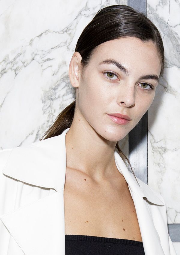 Todo sobre el 'gliding brow lift', la técnica más puntera en ...