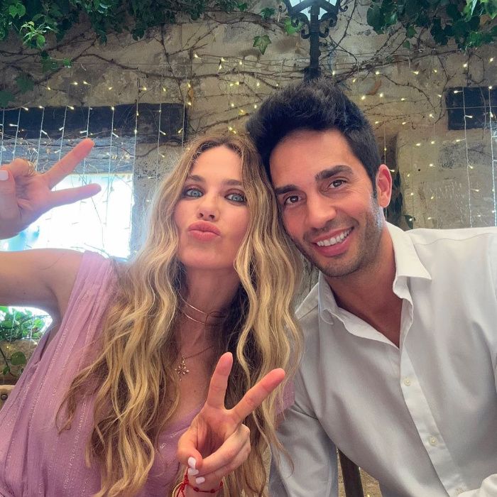 Vanesa Romero, radiante en las 'bodas de oro' de sus padres junto a ...