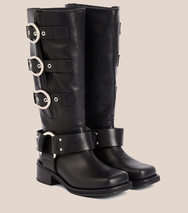 Cómo combinar las botas biker virales en looks fáciles y estilosos