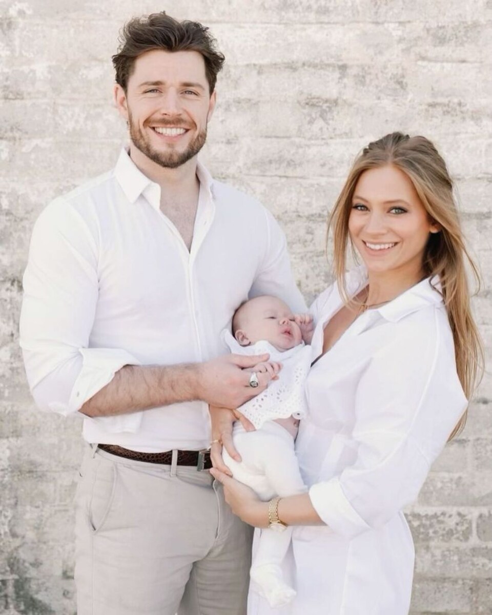 Se revela la causa de la muerte de los padres de Callum Kerr y sus ...