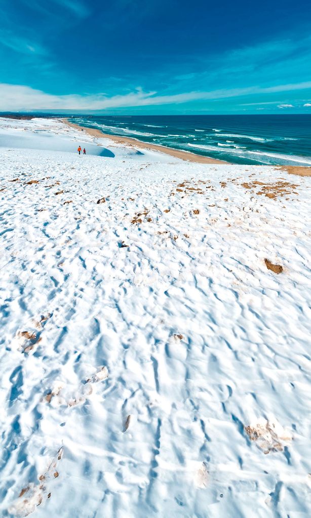 El capricho más insólito de la naturaleza: un desierto de arena, nieve ...