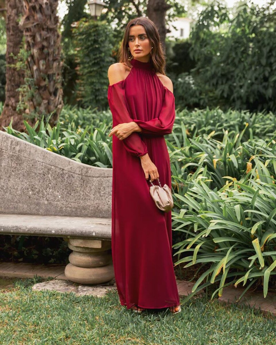 12 looks de invitada con vestidos lisos que podrás reutilizar