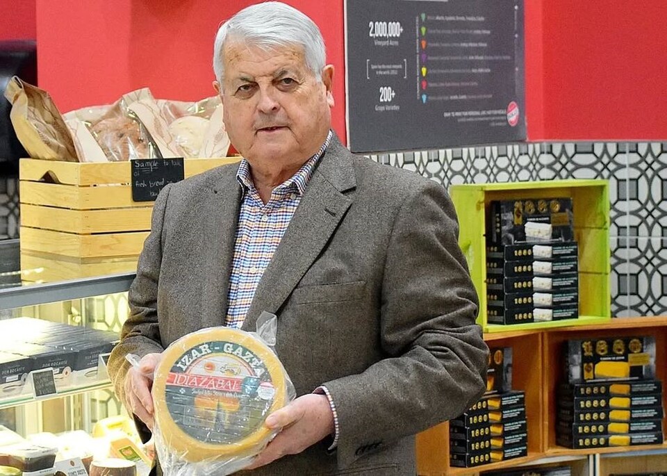 Muere el sacerdote Luis de Lezama, quien ofició la boda de Julio ...