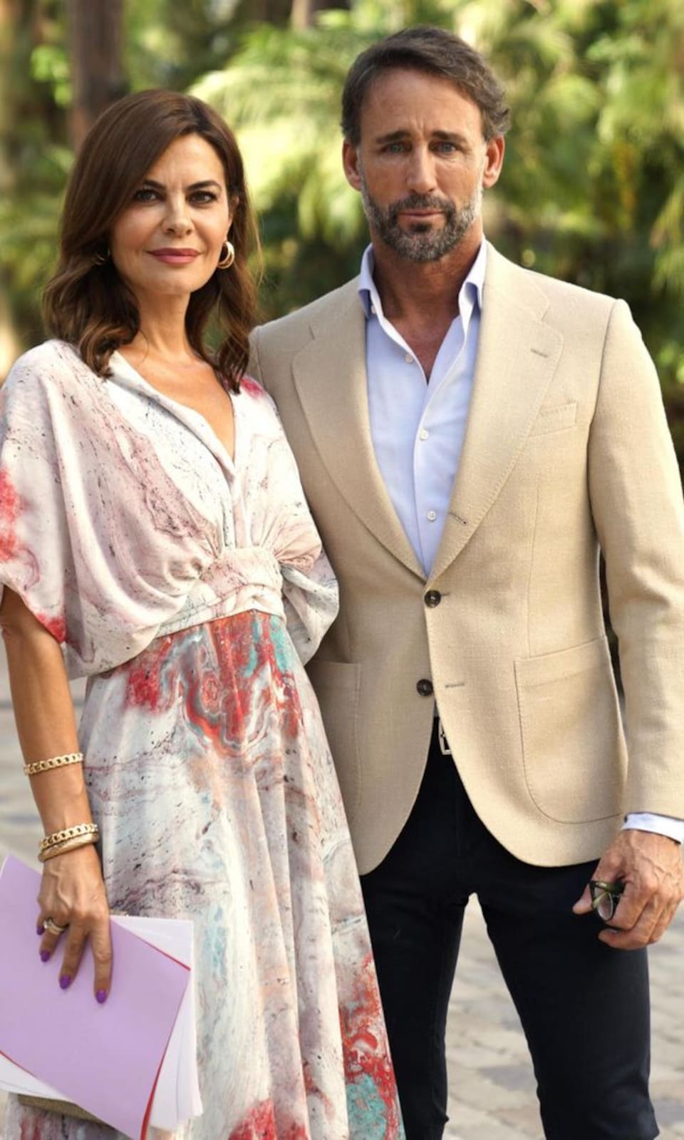 Álvaro Muñoz Escassi nos cuenta cómo son sus Navidades con Lara Dibildos