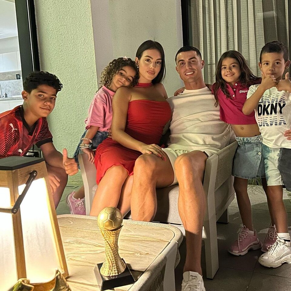 Cristiano Ronaldo celebra en familia su título con el Al Nassr | ¡HOLA!