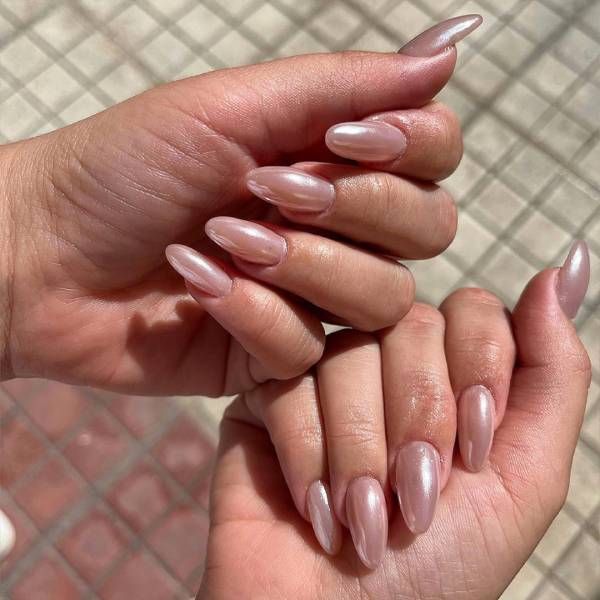 Cómo hacer la manicura 'eyesadhow nails' con sombra de ojos