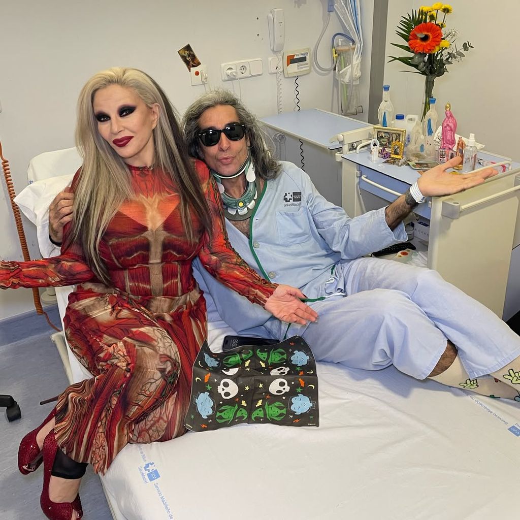 Alaska aparece con un parche en el ojo tras sufrir un trombo ocular