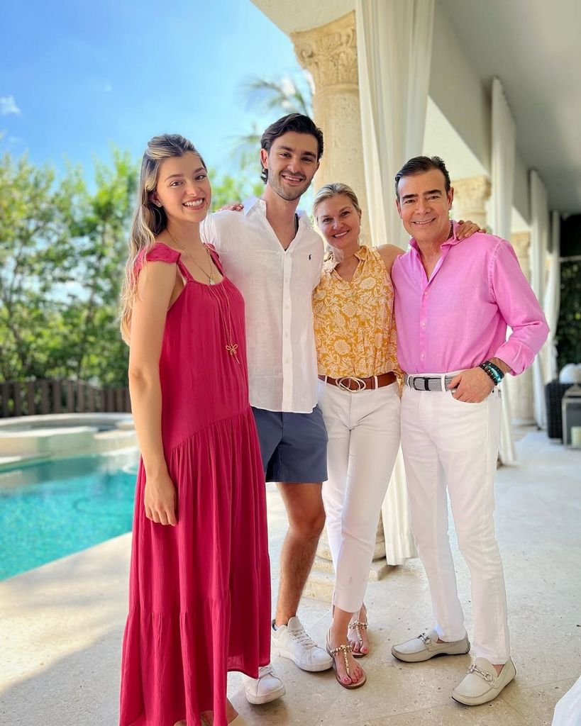 Toño Mauri y Carla Alemán celebran su 34 aniversario de bodas | ¡HOLA!
