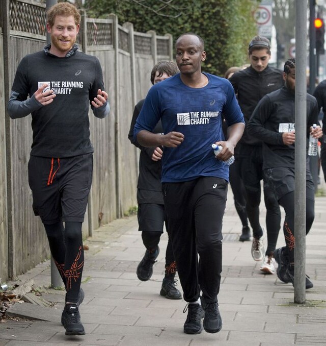 Ir por la calle y encontrarse al príncipe Harry haciendo 'running'