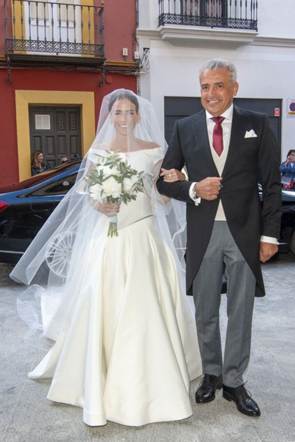 La familia de Luis Astolfi, amigo íntimo de la infanta Elena, se va de boda en Sevilla