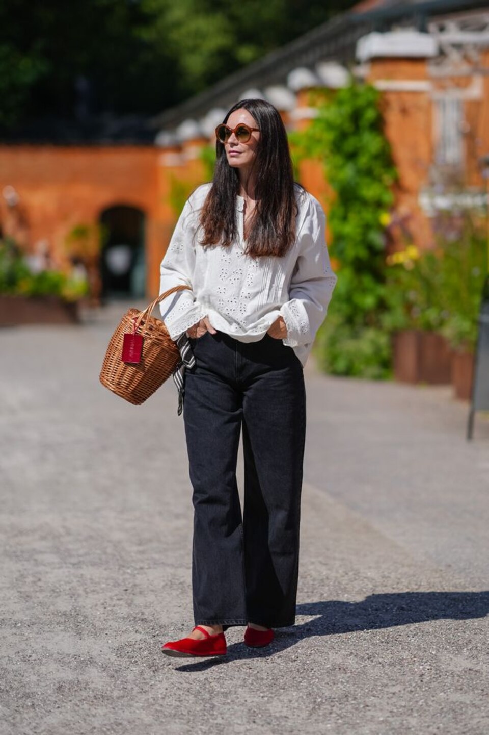 Las bailarinas rojas que hacen magia y transforman todos tus vestidos y ...