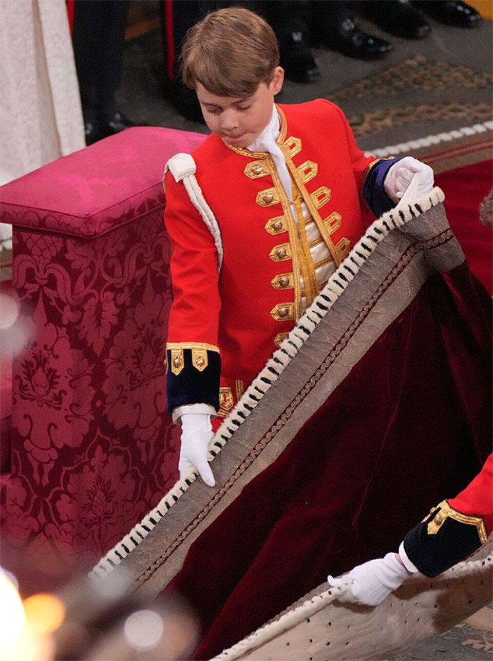 Las simbólicas imágenes de los príncipes de Gales y sus hijos en la coronación de Carlos III