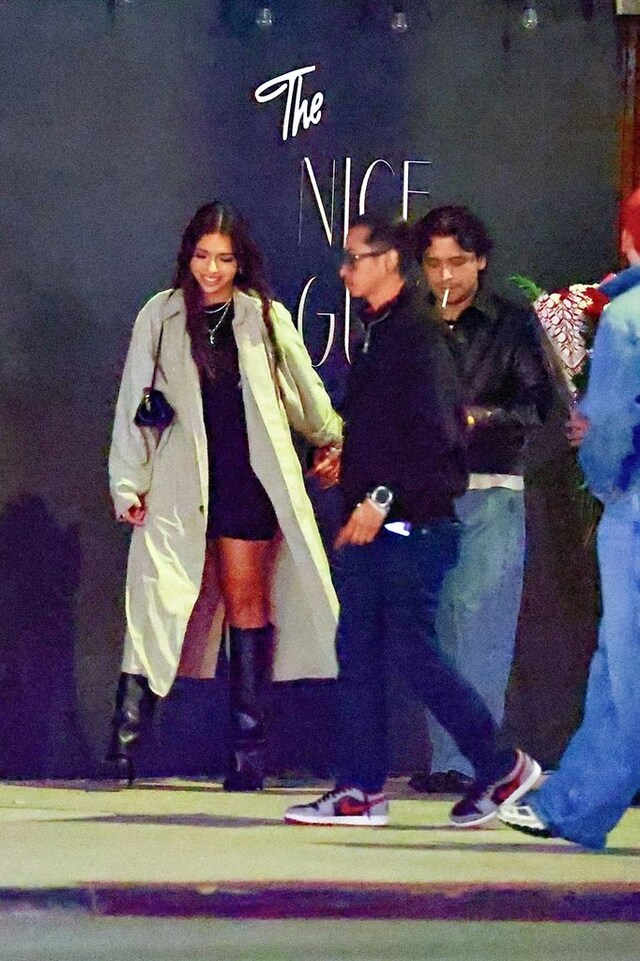 Christian Nodal viaja a Los Ángeles a ver a Ángela Aguilar tras la visita de su hija Inti | ¡HOLA!