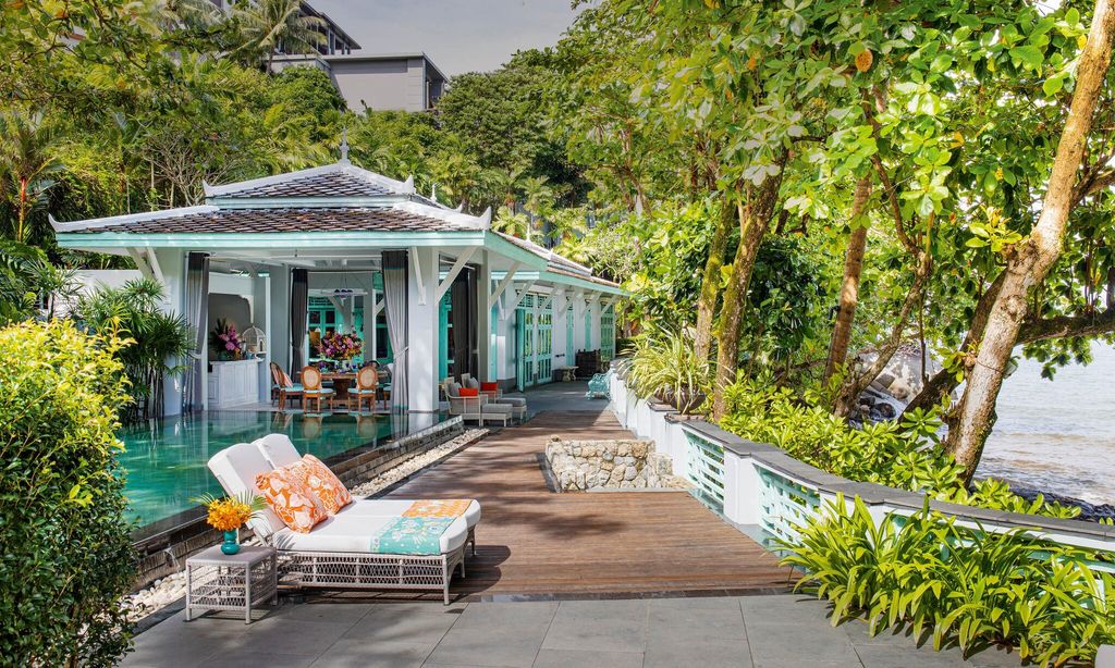 Entramos en una villa con cala privada en Phunket (Tailandia)
