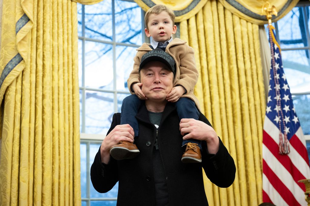 El hijo de Elon Musk protagoniza la reunión de su papá con Donald Trump ...
