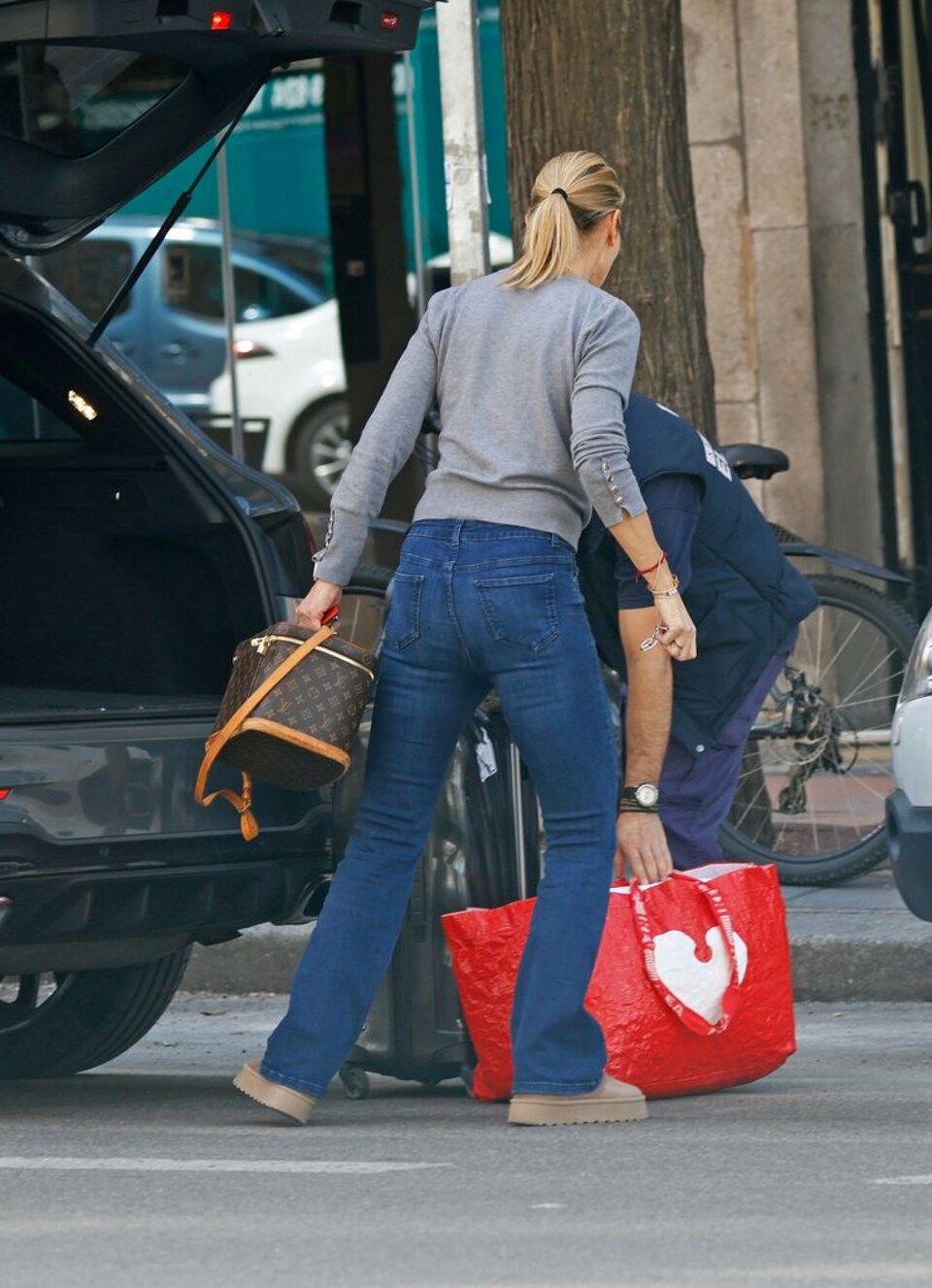 Mónica Pont rompe con Javier Moro: las imágenes de la actriz sacando ...