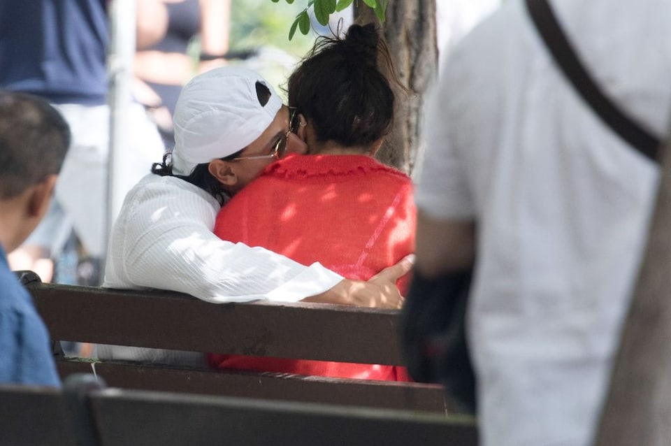 Rosalía y su novio Emilio Sakraya presumen su amor en Barcelona | ¡HOLA!