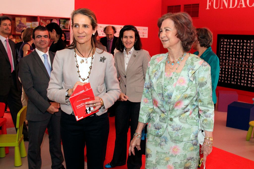 La visita secreta de la infanta Elena a la Feria del Libro de Madrid ...