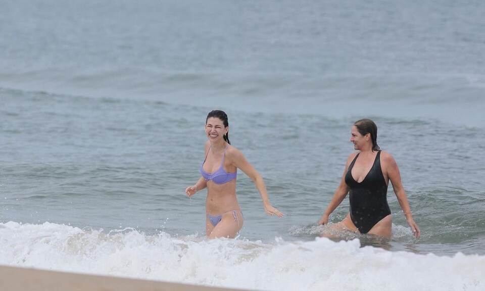 Úrsula Corberó y Chino Darín: dos cuerpos 10 en las playas de Uruguay