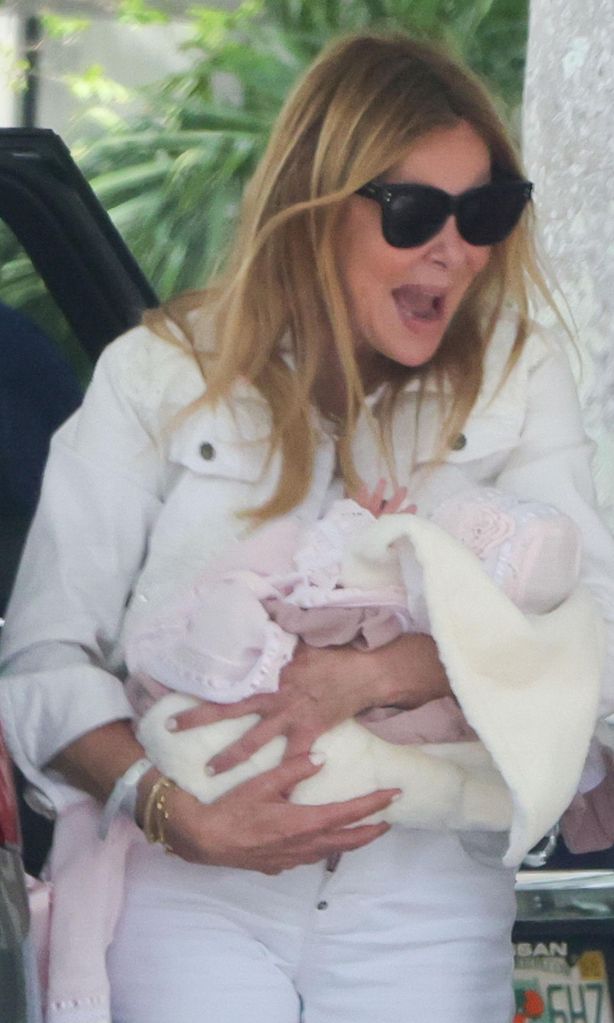 Ana Obregón: su felicidad al salir del hospital con su bebé