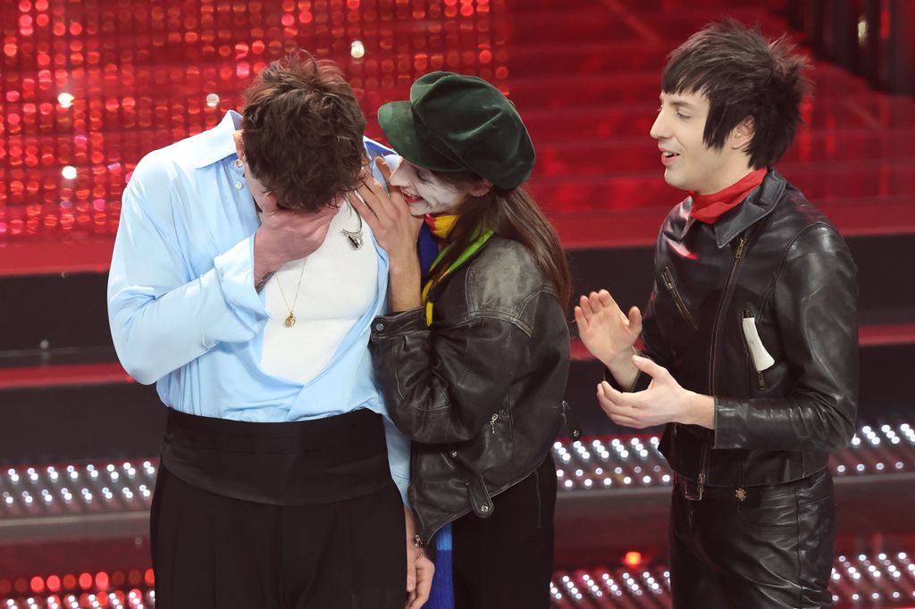 Así es Olly, el joven cantautor que ha logrado imponerse a Fedez en el ...