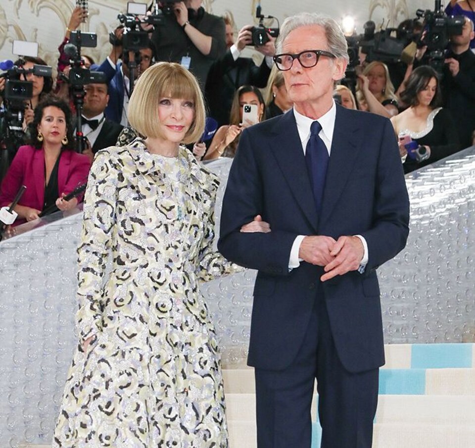 Anna Wintour y Bill Nighy posan juntos en la Gala MET