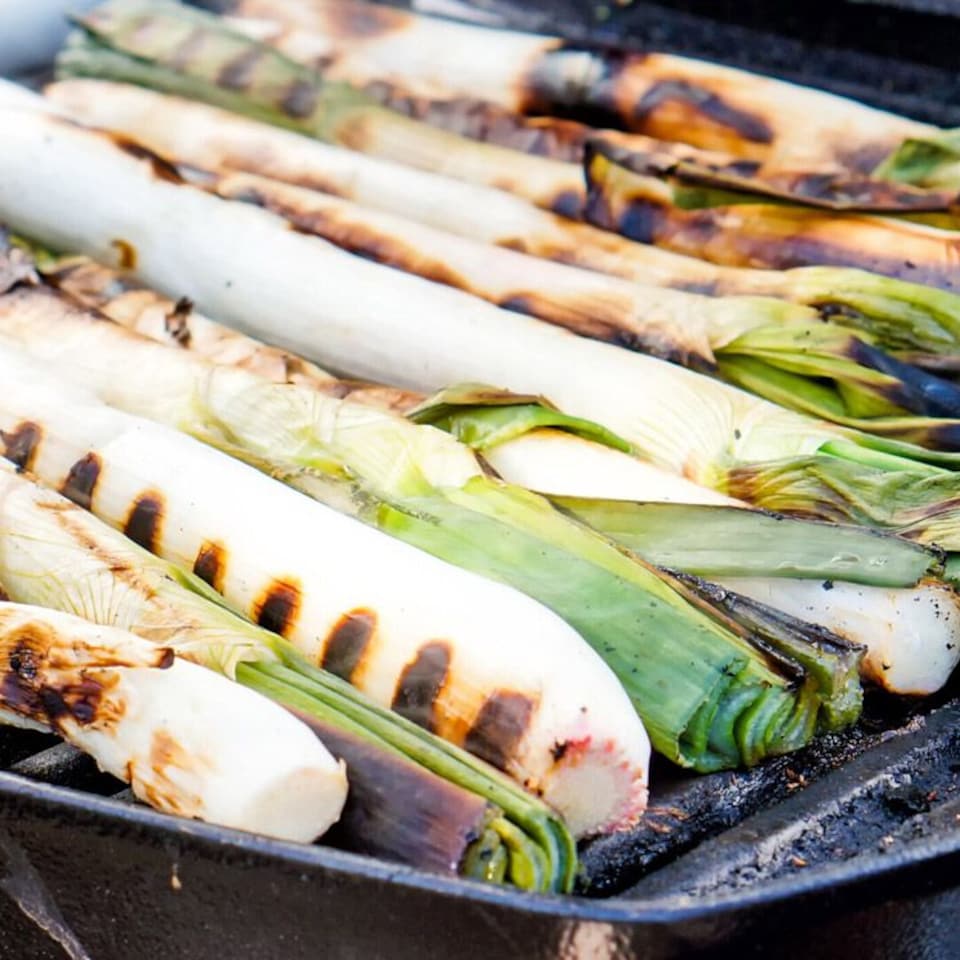 Temporada de 'calçots', cómo hacerlos en casa y dónde comer los mejores