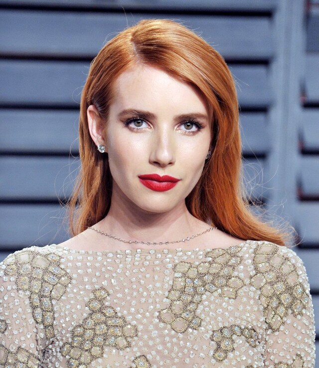Emma Roberts estrena nuevo look, ¿con guiño a su tía Julia Roberts?