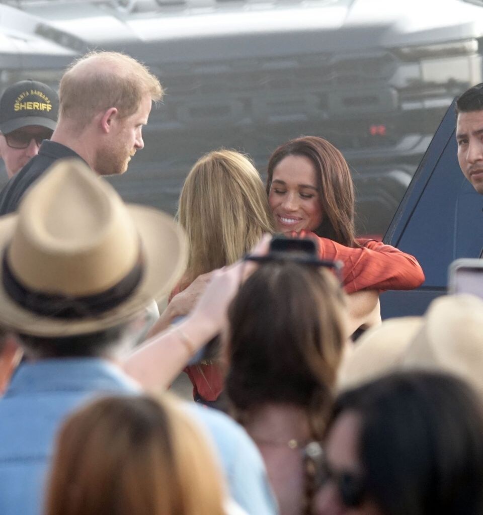 El príncipe Harry y Meghan Markle reaparecen en Santa Bárbara y eclipsan el acto benéfico de ...