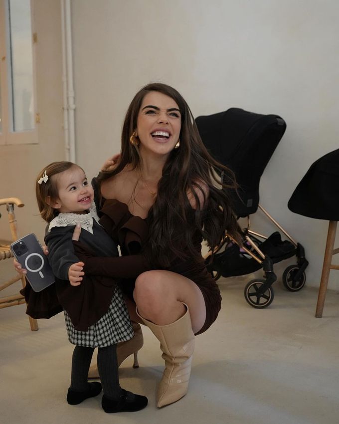 Las imágenes de la baby shower de Violeta Mangriñán con su hija mayor ...