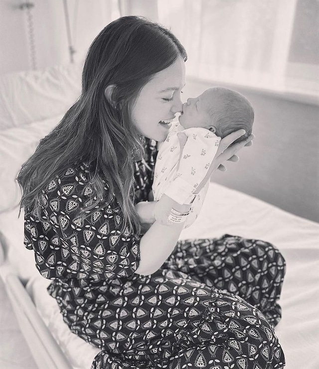 Primer paseo de Isabelle Junot con su hija Philippa por las calles de Madrid