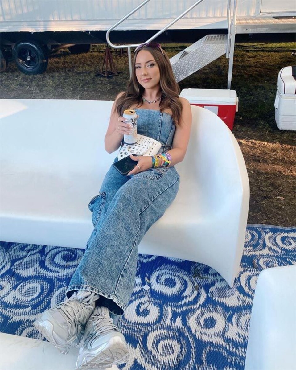 La hija influencer de Eminem se compromete