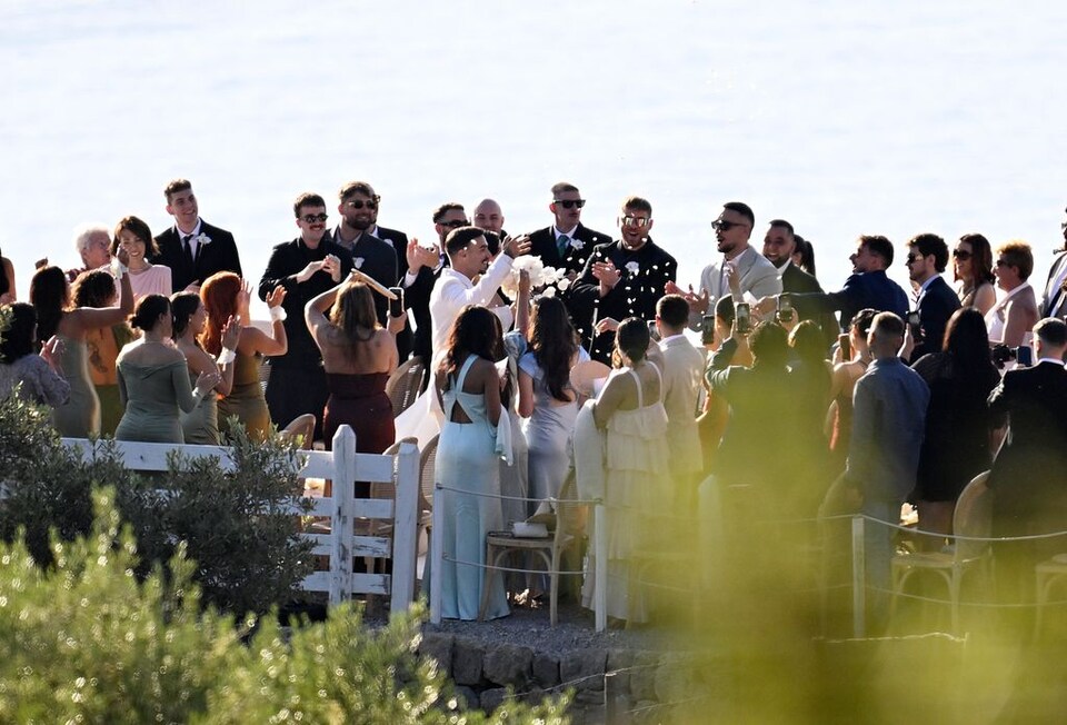 La boda mallorquina de Rels B y Nicole Betancur frente al mar