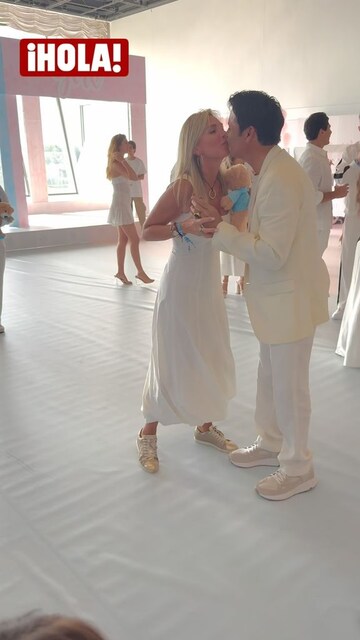 Chayanne y su esposa, los más cómplices y enamorados, en la fiesta de Lele Pons y Guaynaa | ¡HOLA!