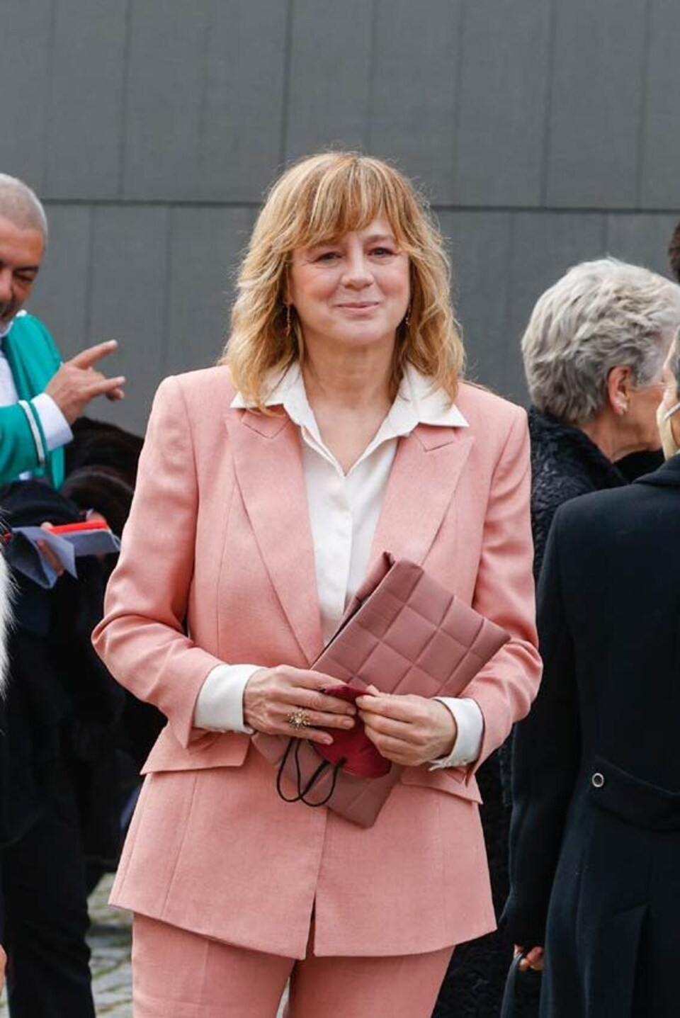 Los reyes Felipe y Letizia premian a Antonio Resines en la reaparición ...