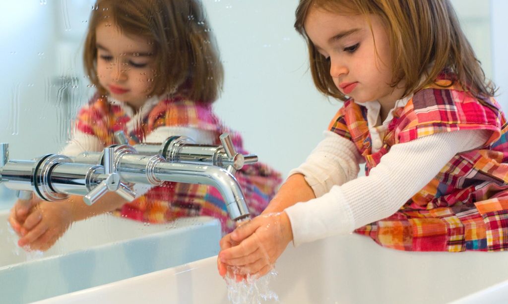 ¿Por qué enseñar a los niños pequeños a lavarse las manos?