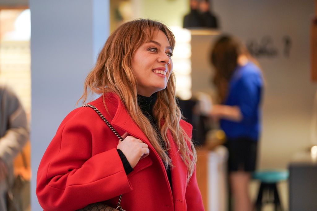Casada con un actor y madre de una niña: conoce a Demet Evgar, la ...