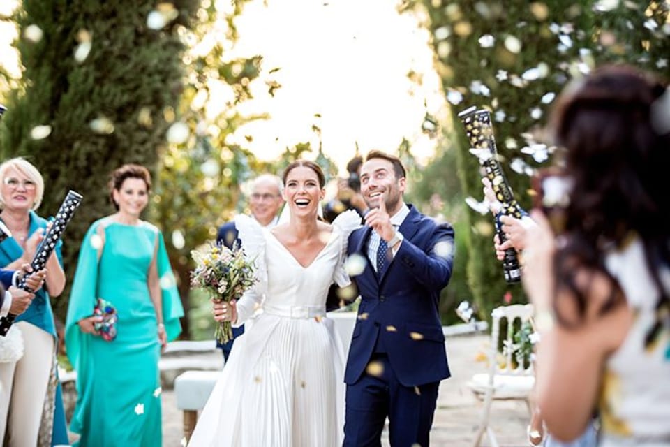 La novia viral del mono plisado y desmontable