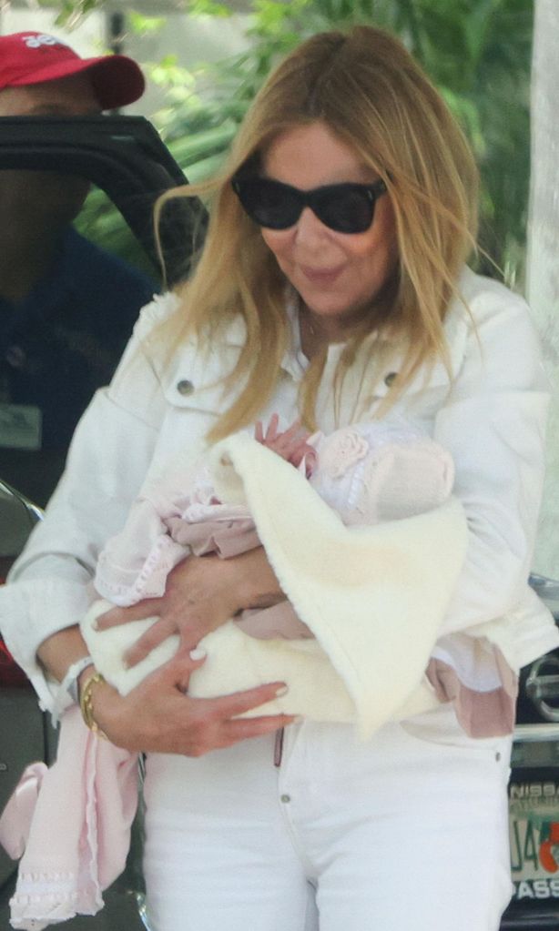 Ana Obregón: su felicidad al salir del hospital con su bebé